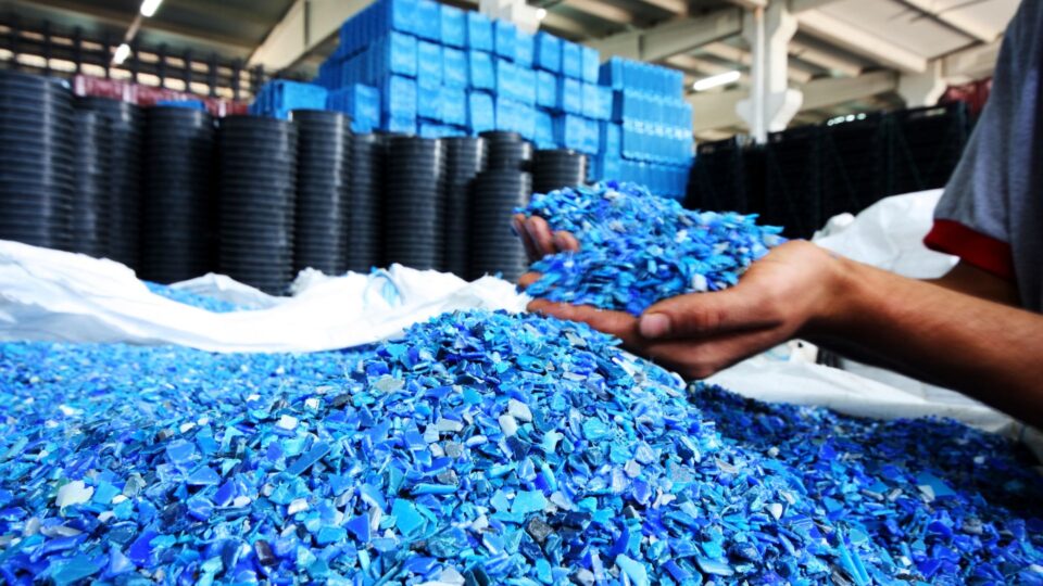 6 Plastic Manufacturing Countries Around the World